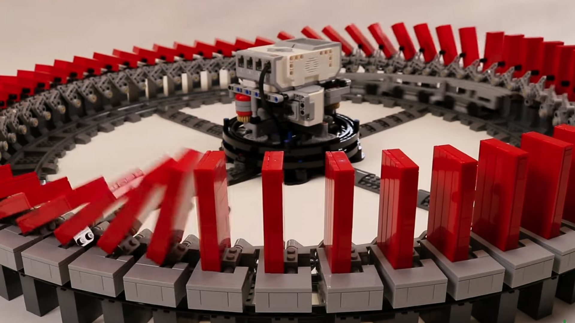 This LEGO Domino Machine Is Useless Yet Mesmerizing – Review Geek ...