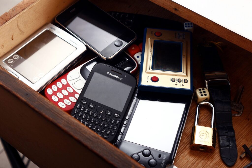 6 Ways to Repurpose Old Tech for Your Smart Home - mailinvest.blog