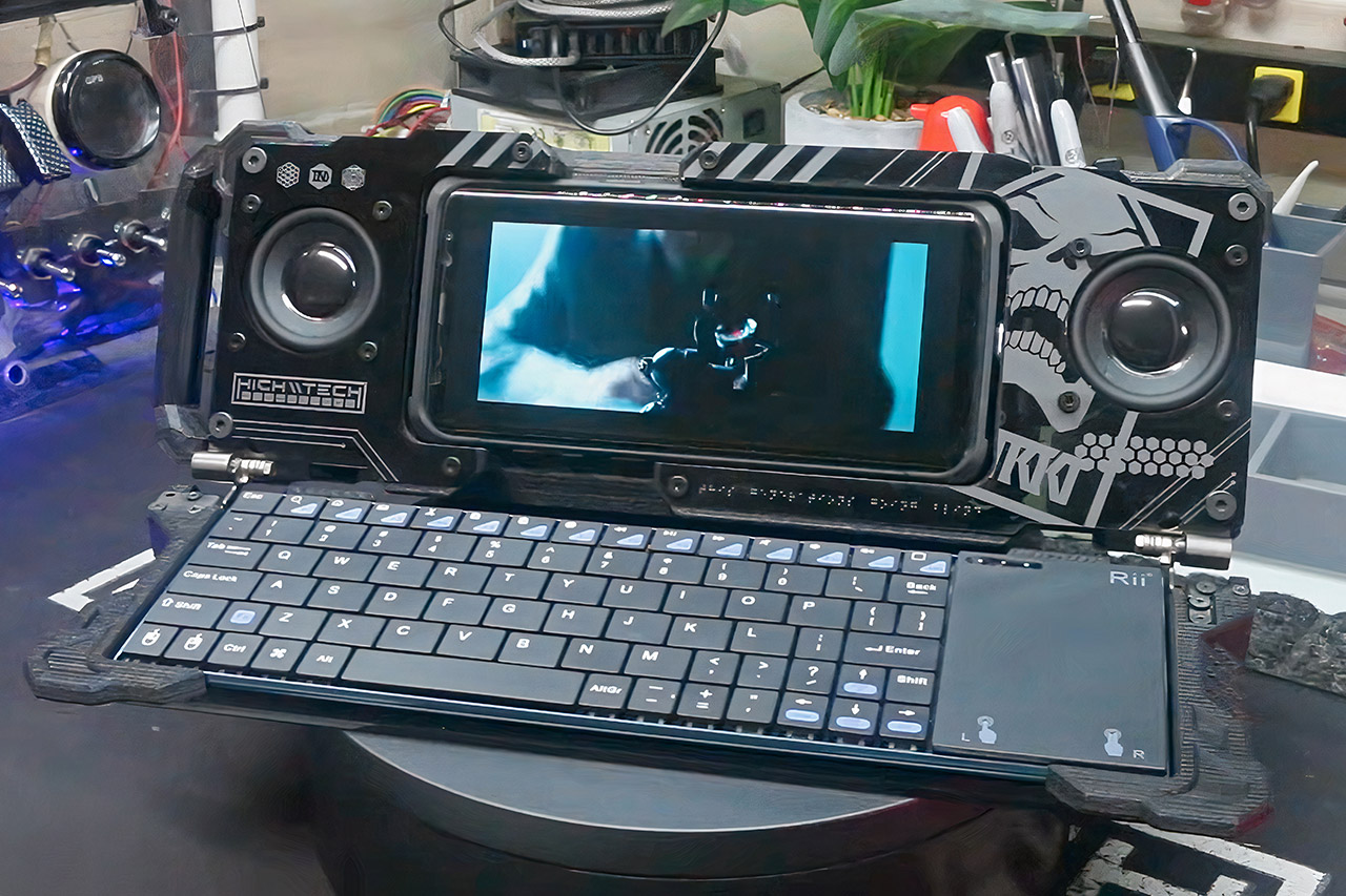Custom-Built Cyberdeck Repurposes Smartphone as a Portable Powerhouse ...